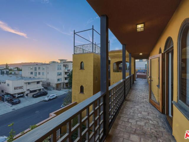 828 N Hudson Avenue 214