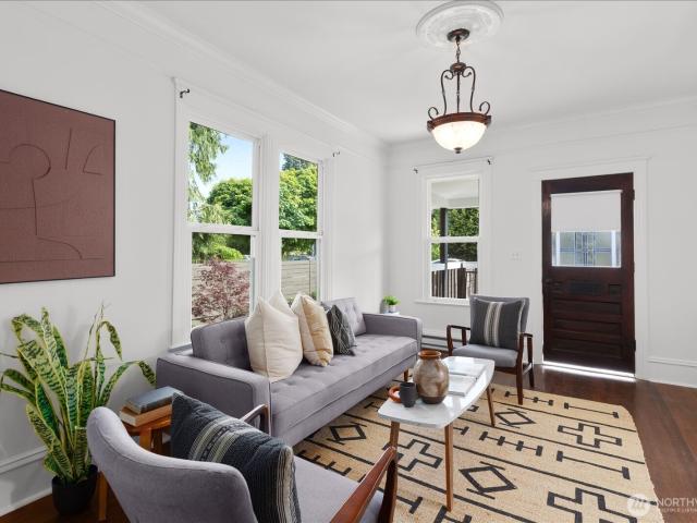 828 S Sullivan Street