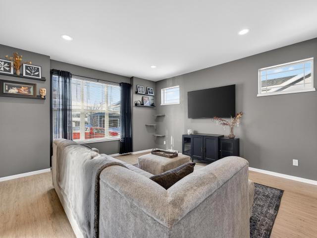 828 Shadowwood Trail