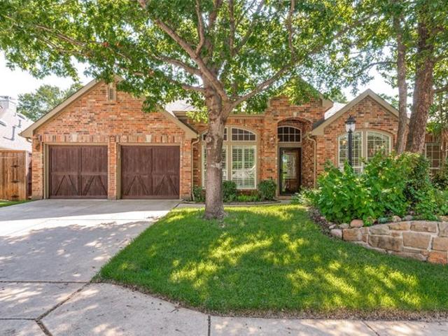 828 Spring Creek Dr, Grapevine, TX 76051
