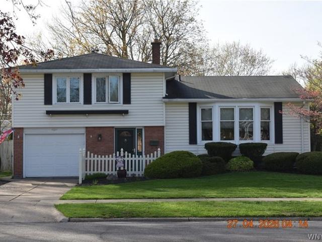 828 Sun Valley Dr, North Tonawanda, NY 14120
