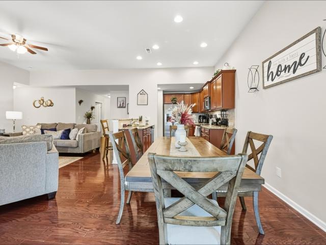828 Poplar Street