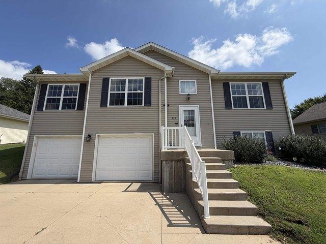 828 Patricia Ann Dr, Dubuque, IA 52003
