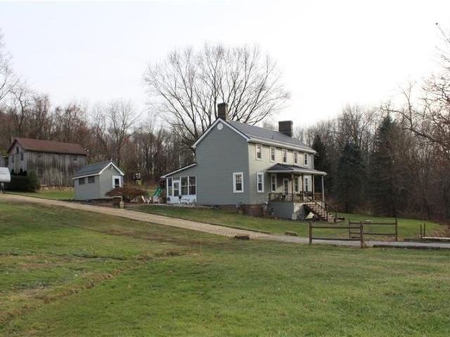 828 Parker Rd, Burgettstown, PA 15021