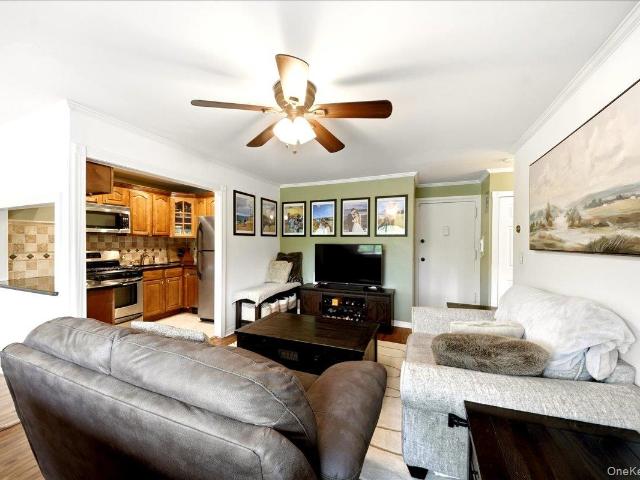 828 Pelhamdale Avenue 2P