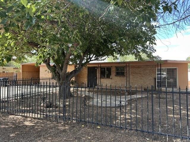 828 Ranchitos Rd NW, Los Ranchos, NM 87114