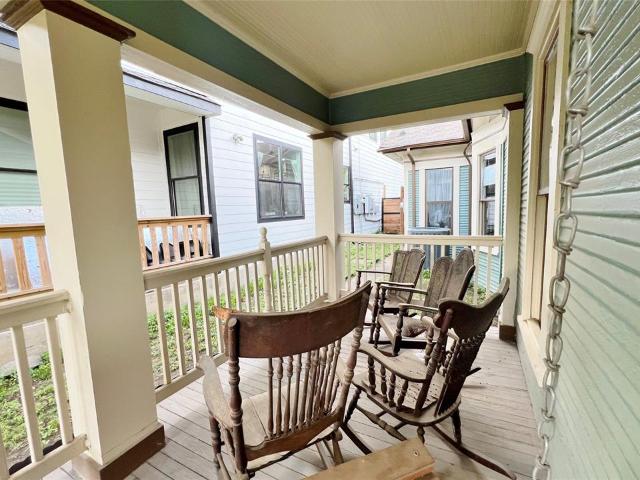 828 W 8th Street