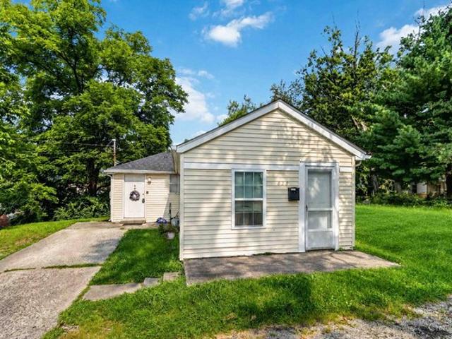 828 W Main St, Williamsburg Township, OH 45176