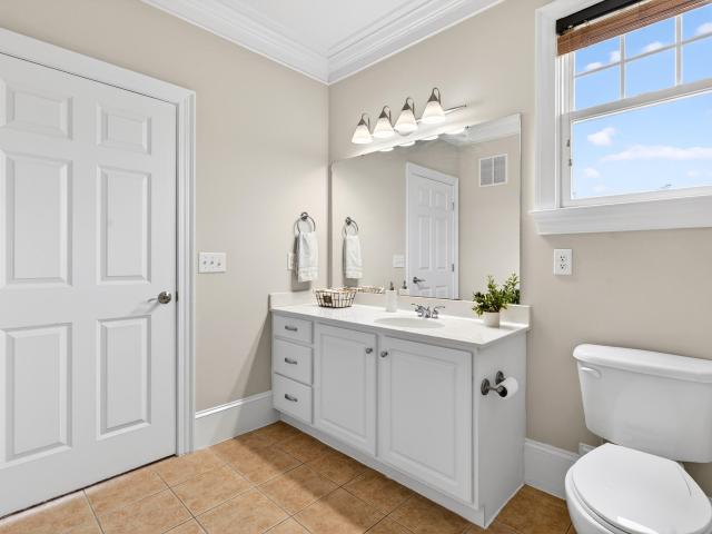 828 Waterford Lake Dr, Cary, NC 27519 | MLS #10172