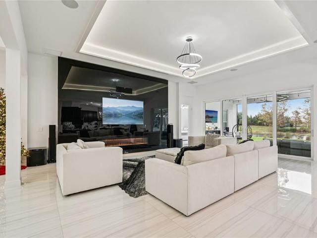 8294 Grande Shores Dr, Sarasota, FL 34240 | MLS #A4678