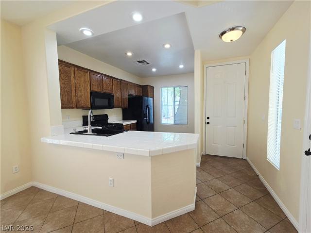 8295 Golden Flowers Street