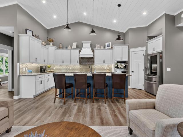 8296 Eagle Lane