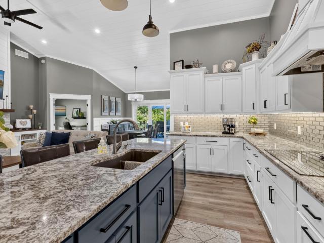 8296 Eagle Lane