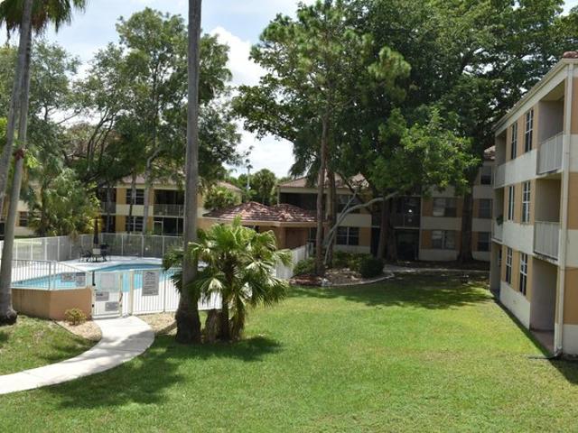8298 NW 24th St, Coral Springs, FL 33065