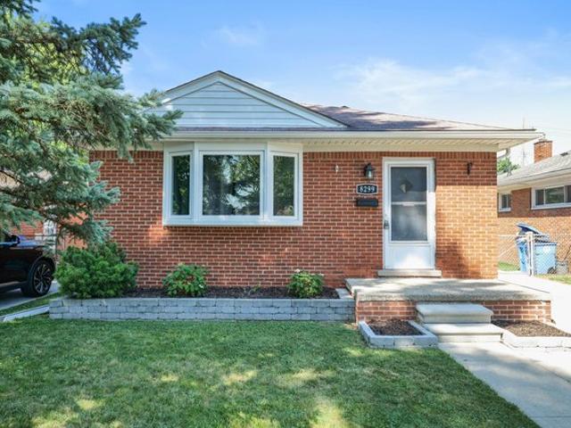 8299 Nightingale St, Dearborn Heights, MI 48127