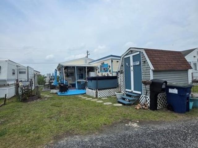 8290 Bay Side Dr, Chincoteague, VA 23336