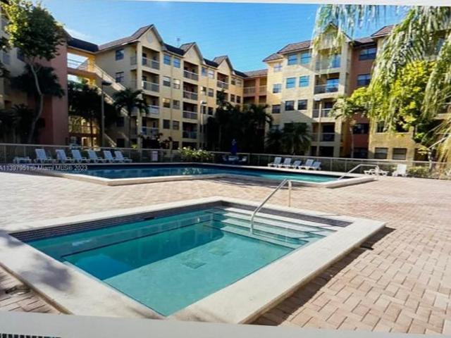 8290 Lake Dr #102, Doral, FL 33166