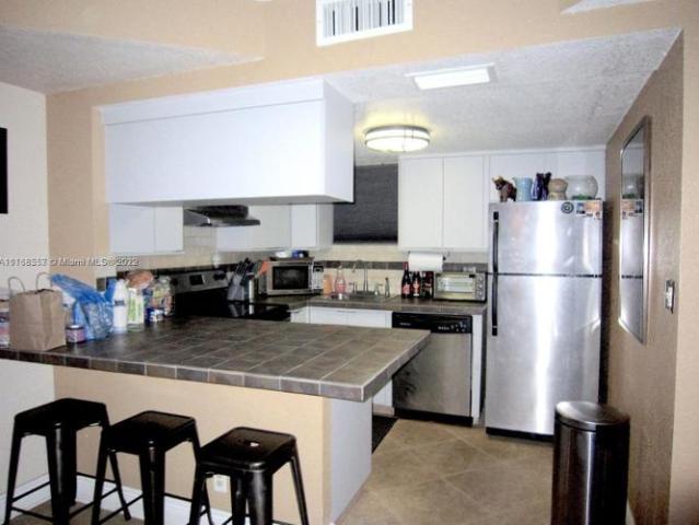 8290 Lake Dr #147 Doral, FL 33166