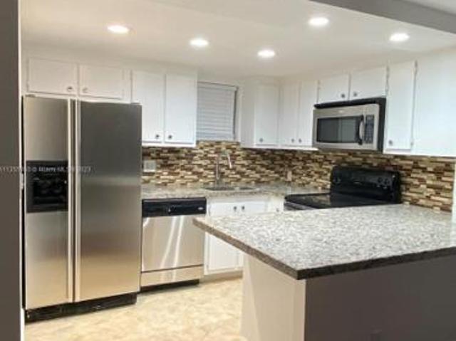 8290 Lake Dr #222, Doral, FL 33166