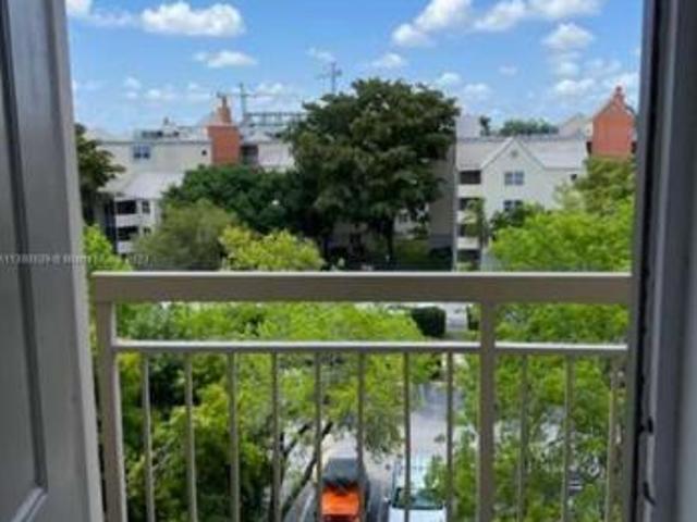 8290 Lake Dr #536, Doral, FL 33166