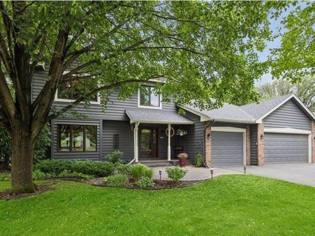 8290 W Lake Ct, Chanhassen, MN 55317