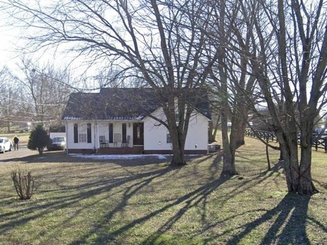 829 College St, Portland, TN 37148
