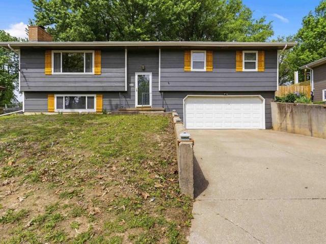 829 Allison Ave, Manhattan, KS 66502
