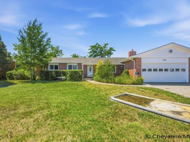 829 E Carlson St, Cheyenne, WY 82009