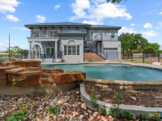 829 Kings Point Drive