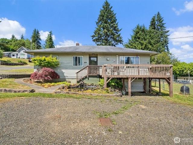 829 Jackson Ave, Raymond, WA 98577