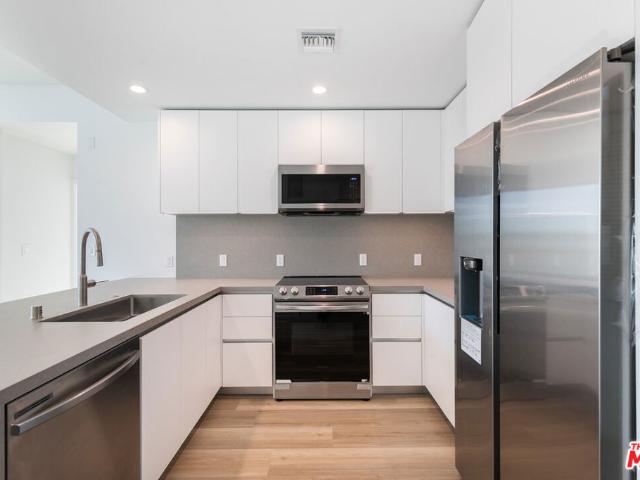 829 Larrabee Street 104