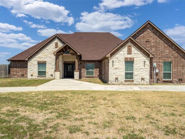 829 Meadow Lark Ln, Red Oak, TX 75154