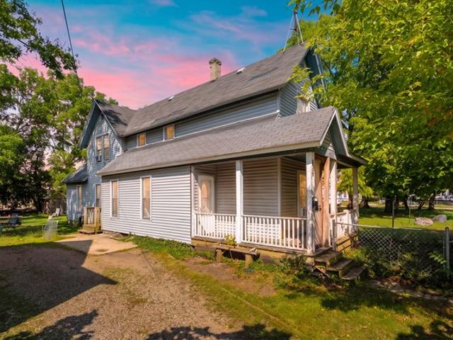 829 Simpson St, Kalamazoo, MI 49007