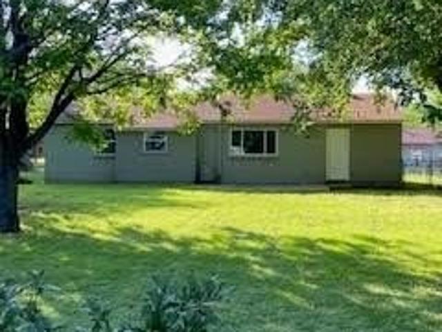 829 SW Sunnybrook Dr, Burleson, TX 76028
