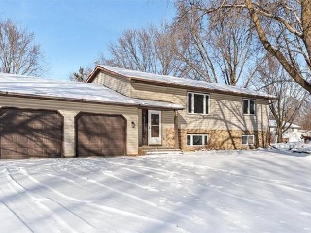 829 Pleasantview Dr SE, Willmar, MN 56201