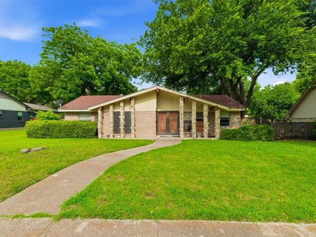 829 Ray Andra Dr, Desoto, TX 75115