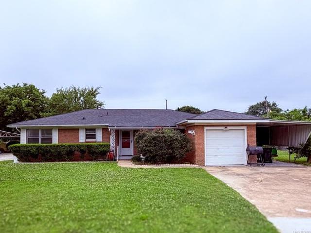 829 W 22nd St, Ada, OK 74820