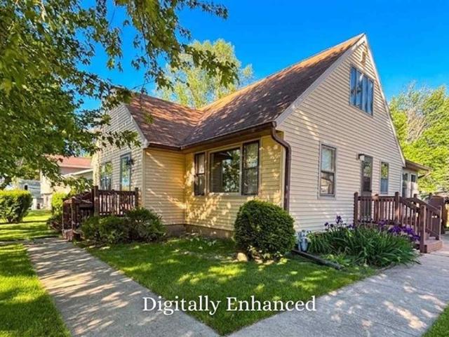 829 Timberline Rd, Monticello, IA 52310