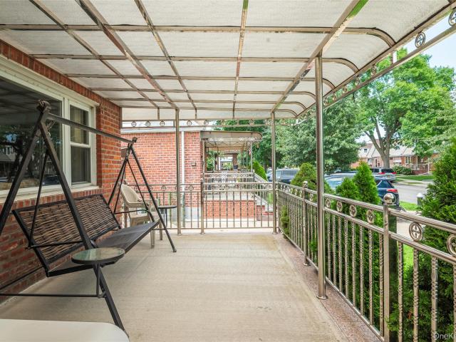 82 56 th Street