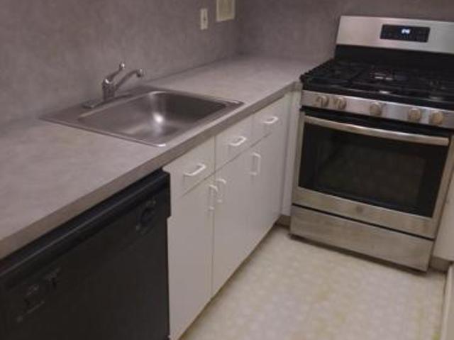 82 04 138 St 1, Briarwood, NY