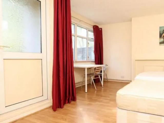 82 156 Pennyfields, London, E14 8HS, United Kingdom | Room for rent #154573800 | Rentberry