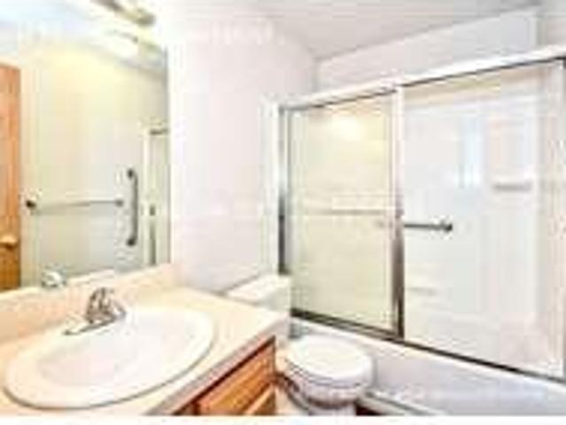 82 1st St SE #10