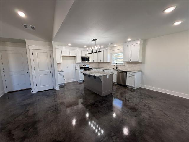 82 W Watson Lane