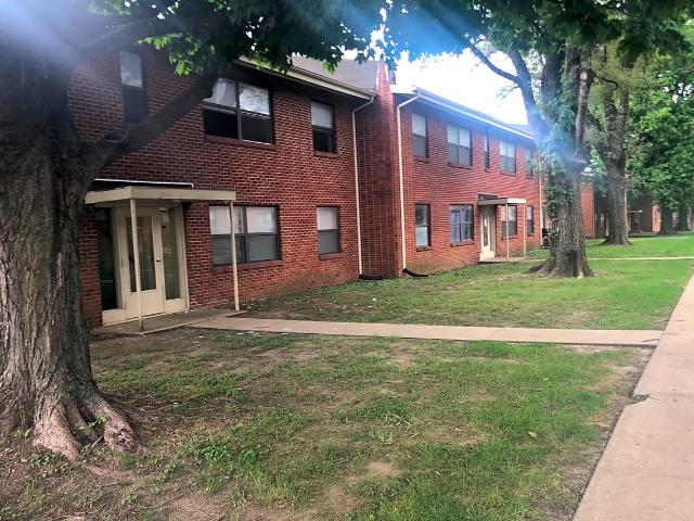82 West Crossing 2 Bedroom Apartment for Rent at 8222 Troost Avenue #4, Kansas City, MO 64131 Waldo