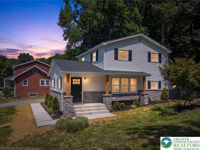 82 White Oak Ln, Emmaus, PA 18049