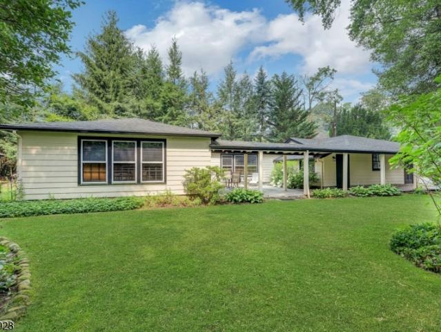 82 Winsor Pl