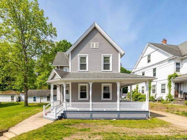 82 Woodstock Ave, Putnam, CT 06260
