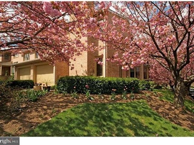 82 Amity Dr, Chesterbrook, PA 19087