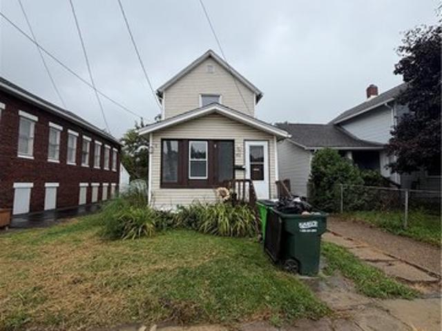 82 Brown St, Barberton, OH 44203