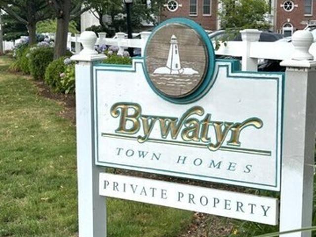 82 Bywatyr Ln Unit 82, Bridgeport, CT 06605